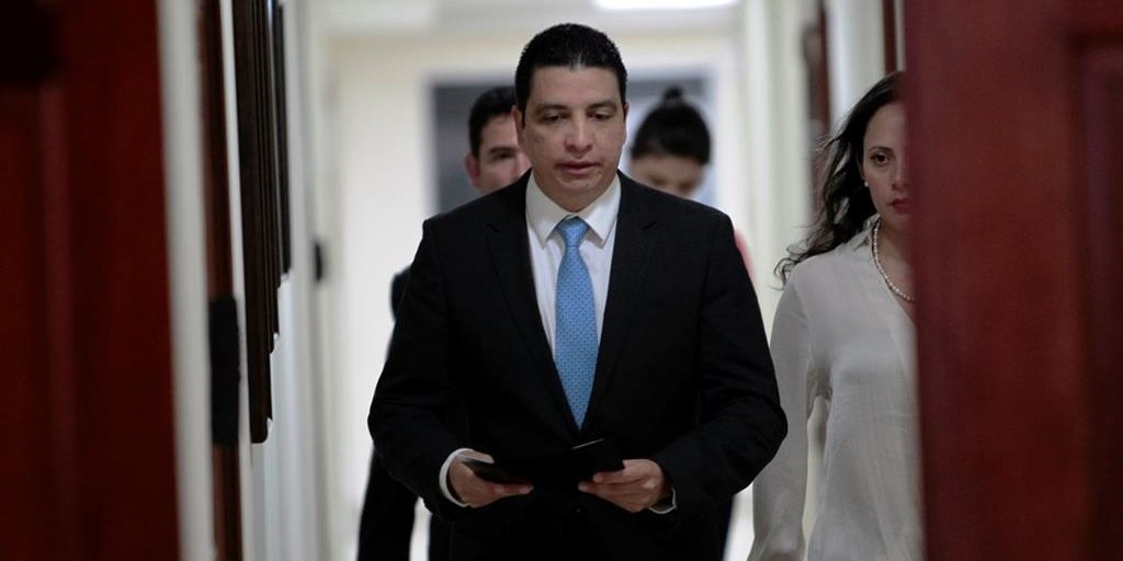 Más de Q12 millones y dos esculturas talladas en bronce vinculadas con ...