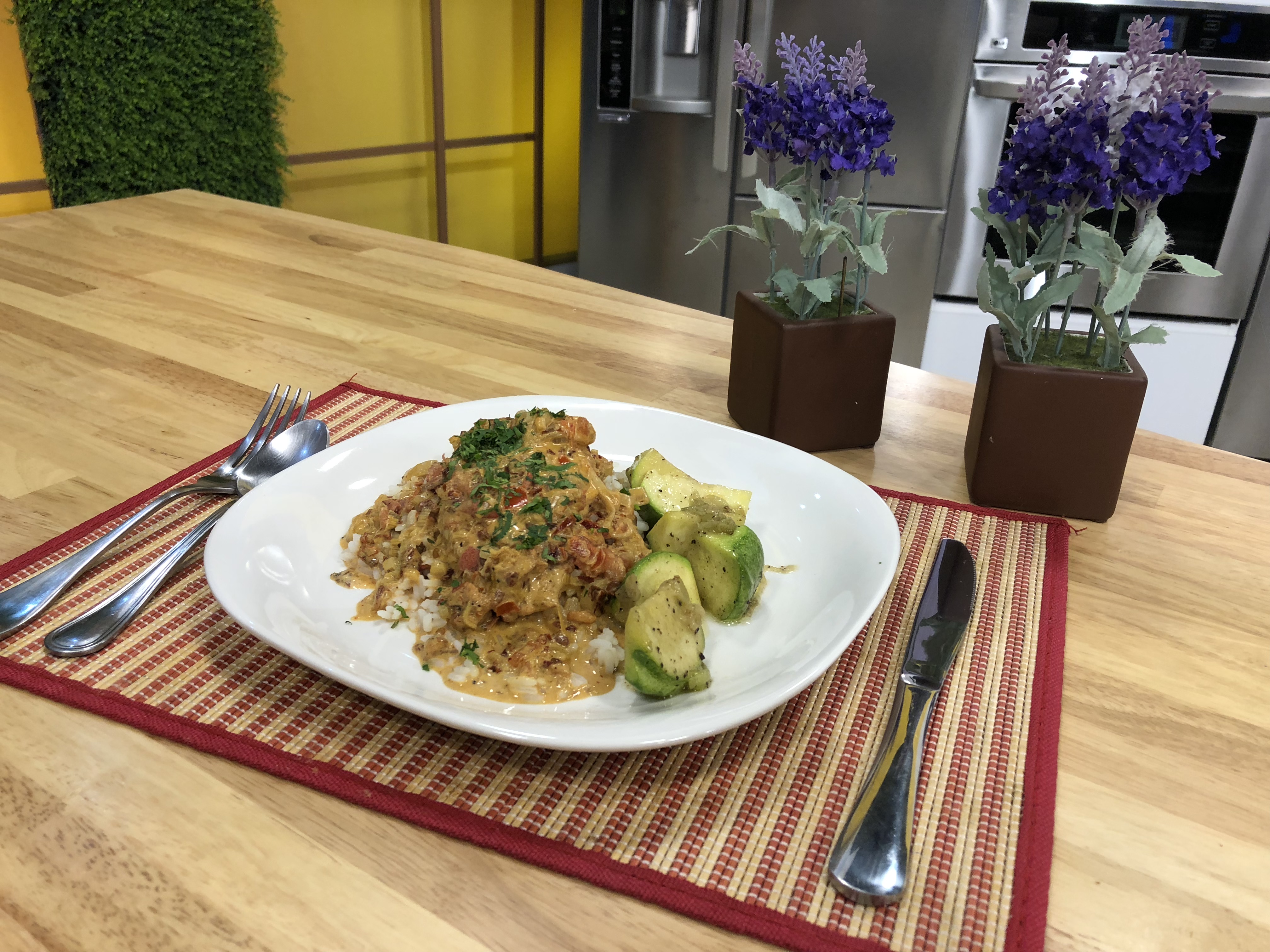 Pechuga de pollo con crema de chipotle - Guatevisión