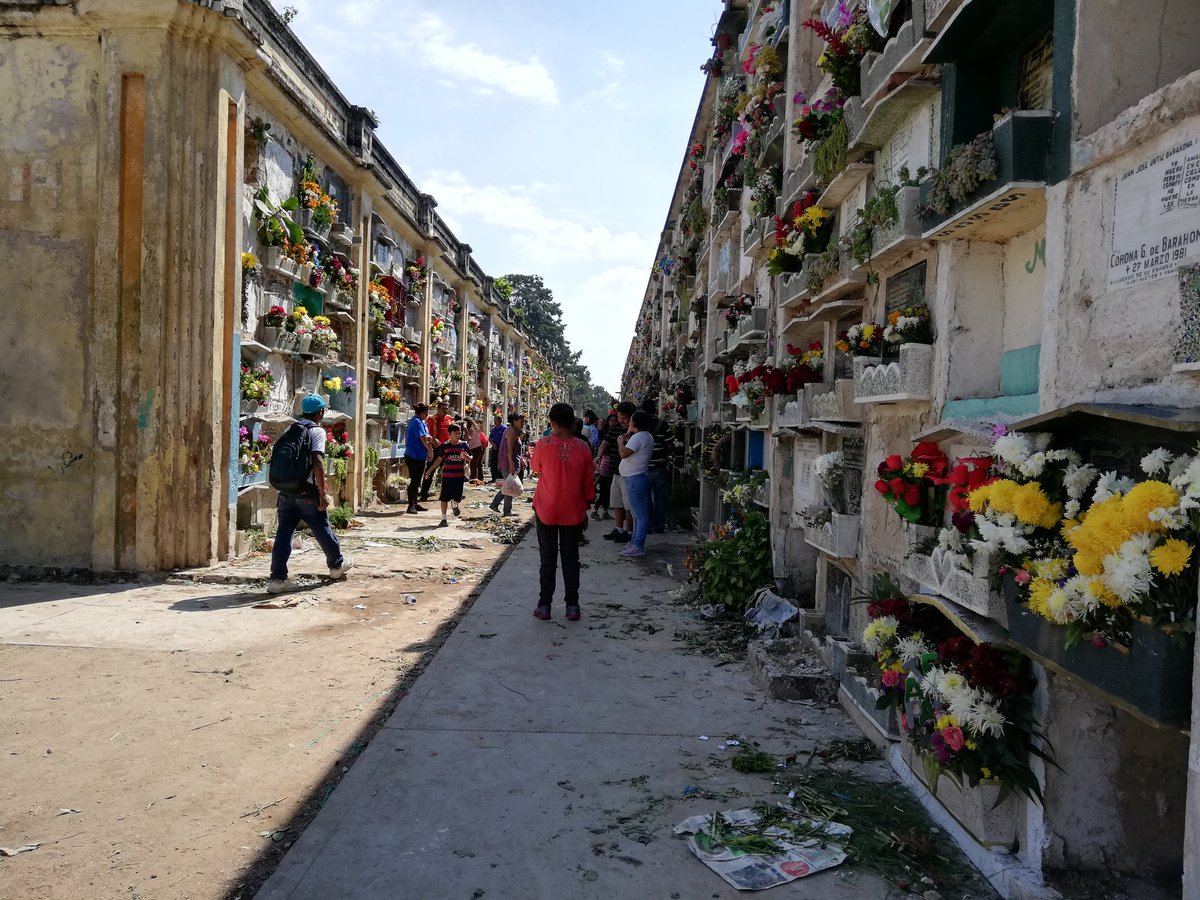 [VIDEO] Cementerio General: Un día para recordar, decorar y disfrutar