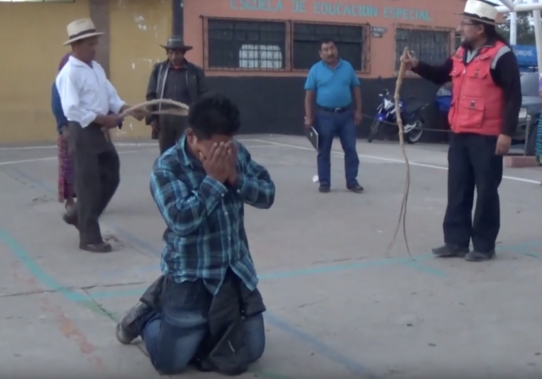 Hombre recibe castigo maya en Chinique por agredir a su conviviente ...