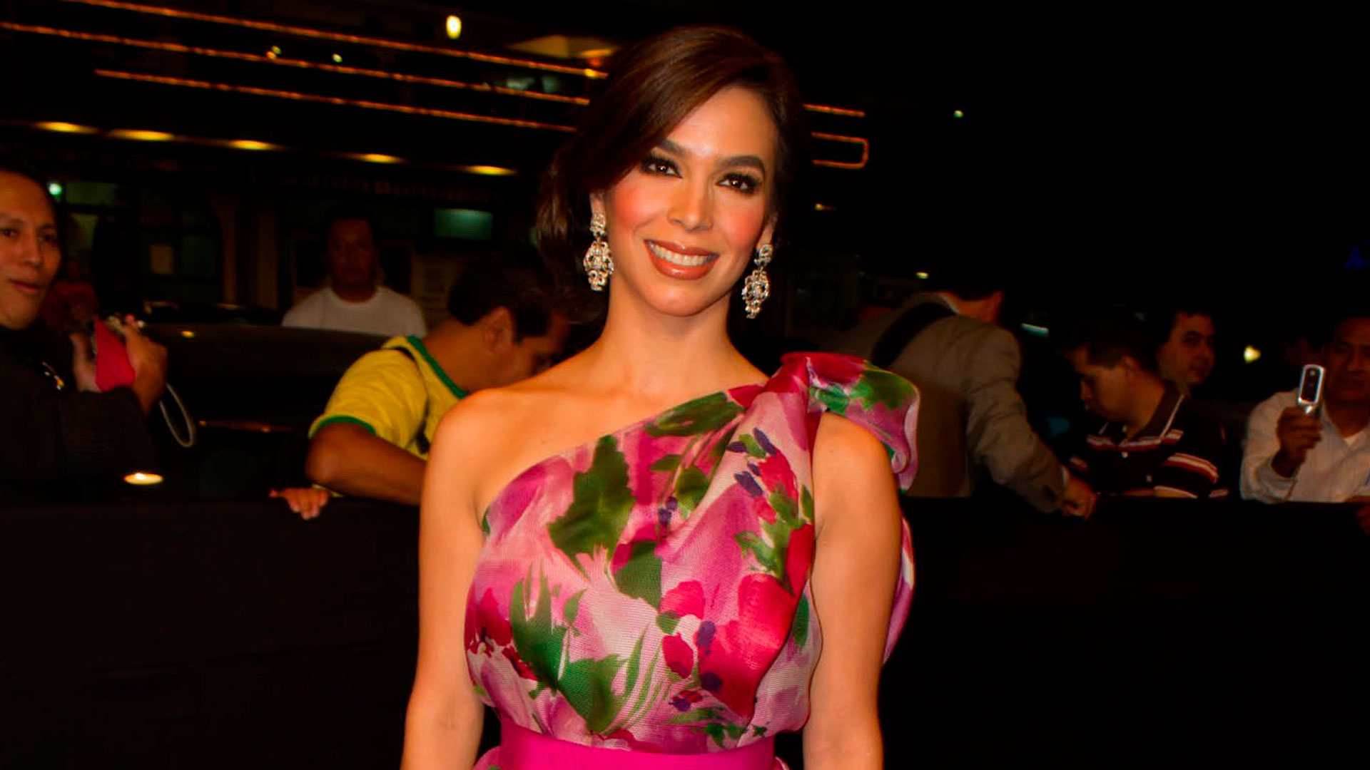 Bibi Gaytán regresa a los escenarios - Guatevision