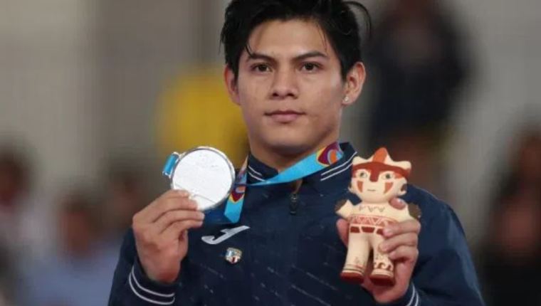 Jorge Vega pasa a la final de salto al potro en Melbourne - Guatevision