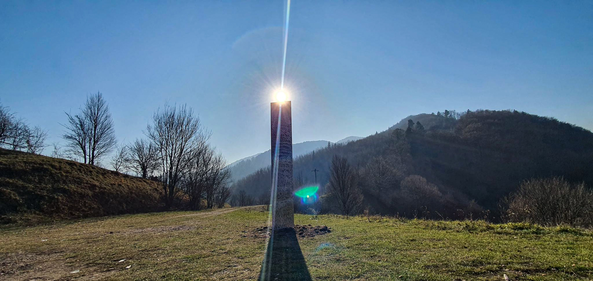 Monolito de Rumania desaparece misteriosamente como el que fue ...