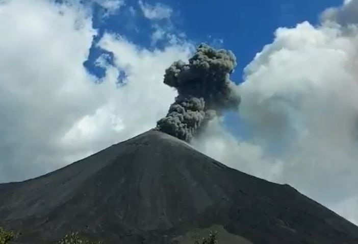 El volcán Pacaya continúa en nivel alto de erupción y no se descarta ... El volcán Pacaya continúa en nivel alto de erupción y no se descarta ...