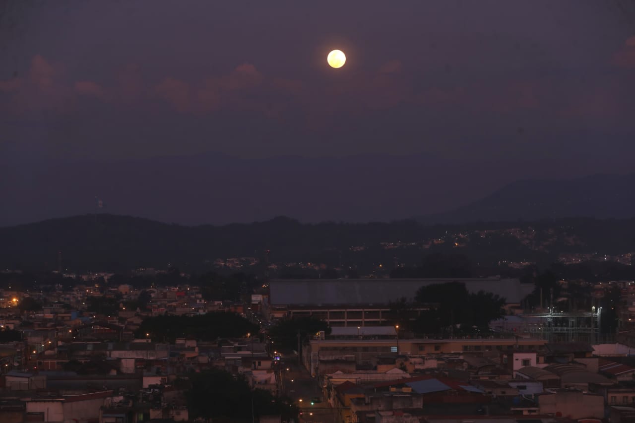 La superluna rosa sorprende a guatemaltecos y este es el mejor horario ...