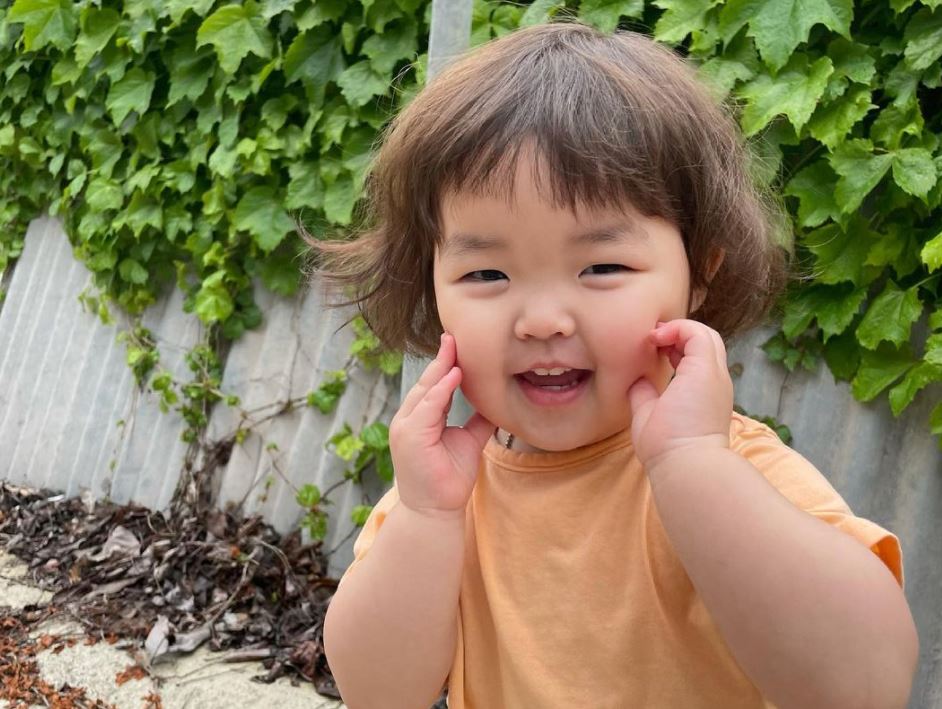 Esta es la historia de Jinmiran, la niña protagonista de stickers en ...