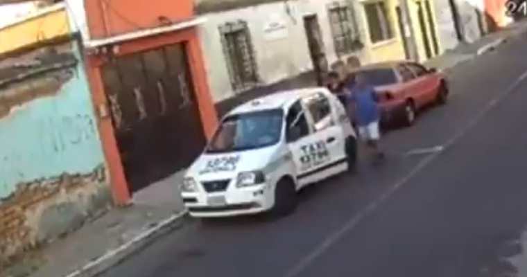 Capturan A Taxista Que Fue Captado En Video Cuando Abandonó A Su