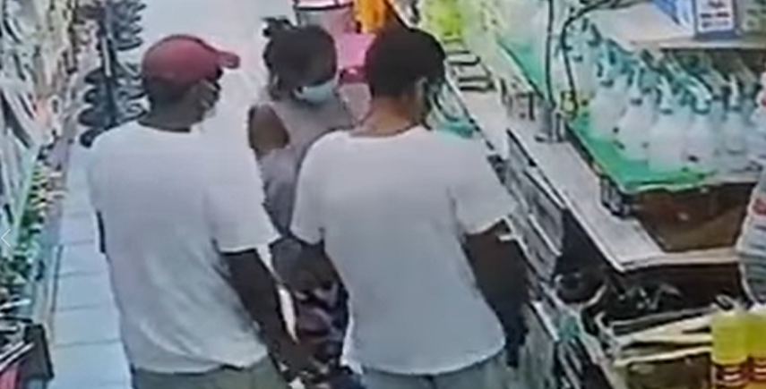Tres personas fueron captadas en video robando artículos y ocultándolos ...