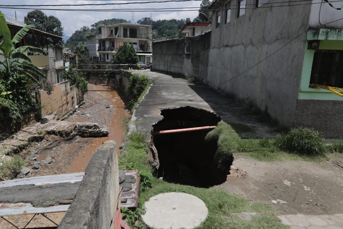 "Tiembla o retumba": vecinos temen crecida del río Villalobos y ...