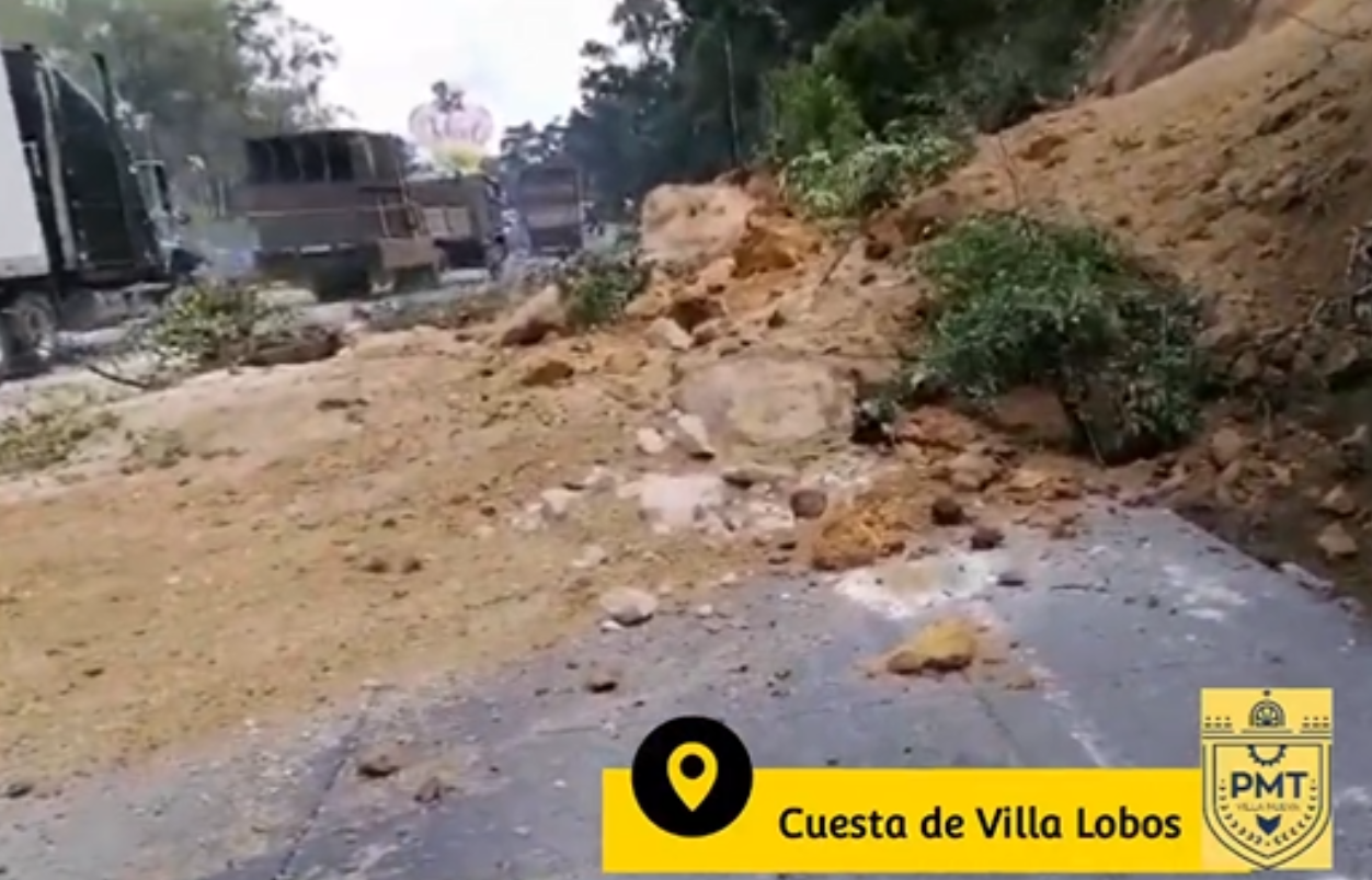 Derrumbe afecta la circulación de vehículos en la cuesta de Villalobos ...