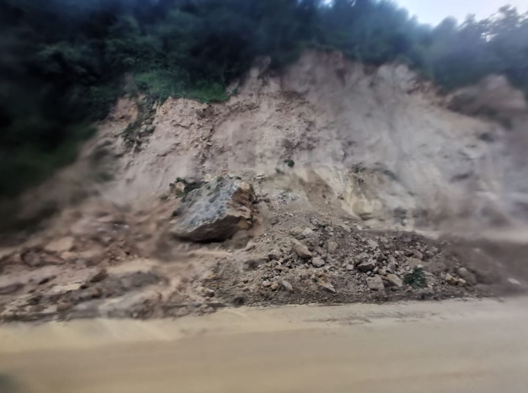 Autoridades reportan que en 48 horas ha habido 20 derrumbes entre km ...