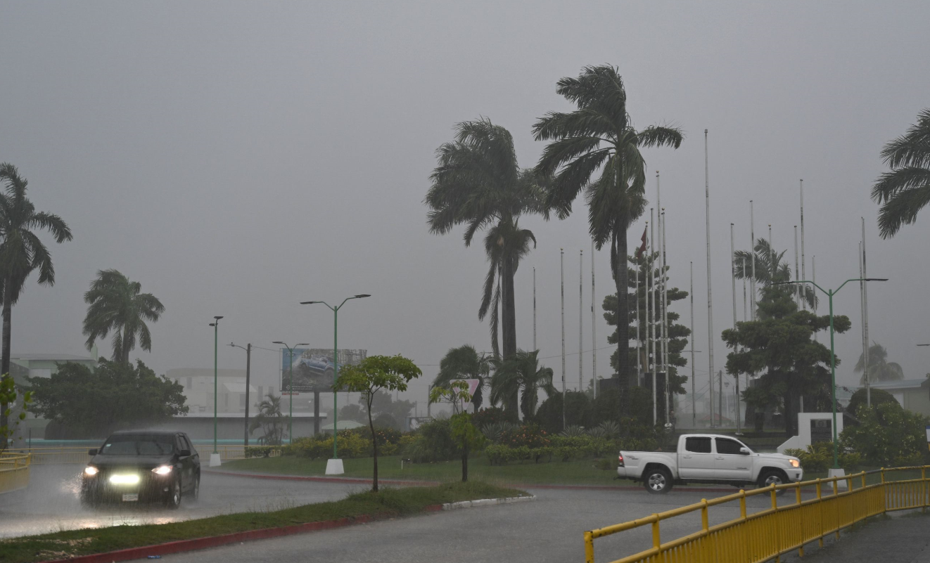 Los videos que muestran el paso del huracán Lisa por Belice - Guatevision