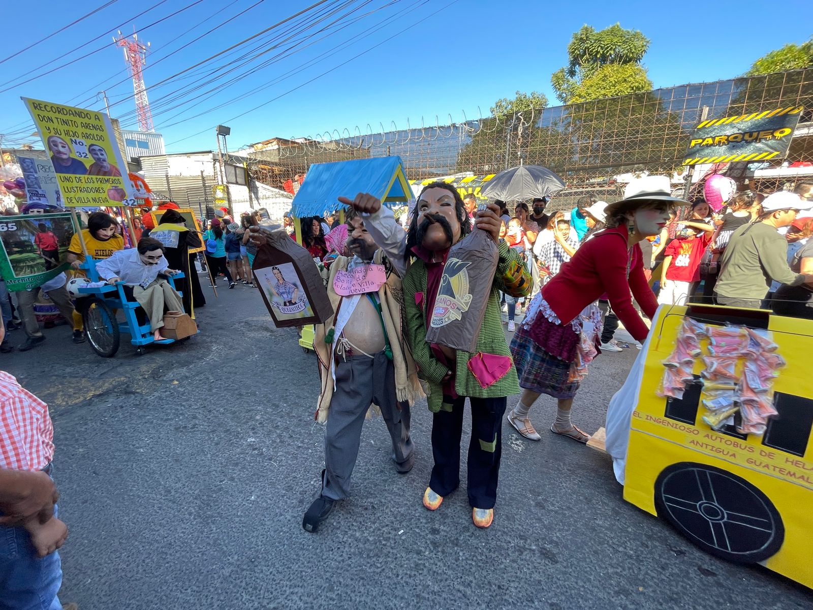 Desfile de fieros vuelve a Villa Nueva y llena las calles de risas ...