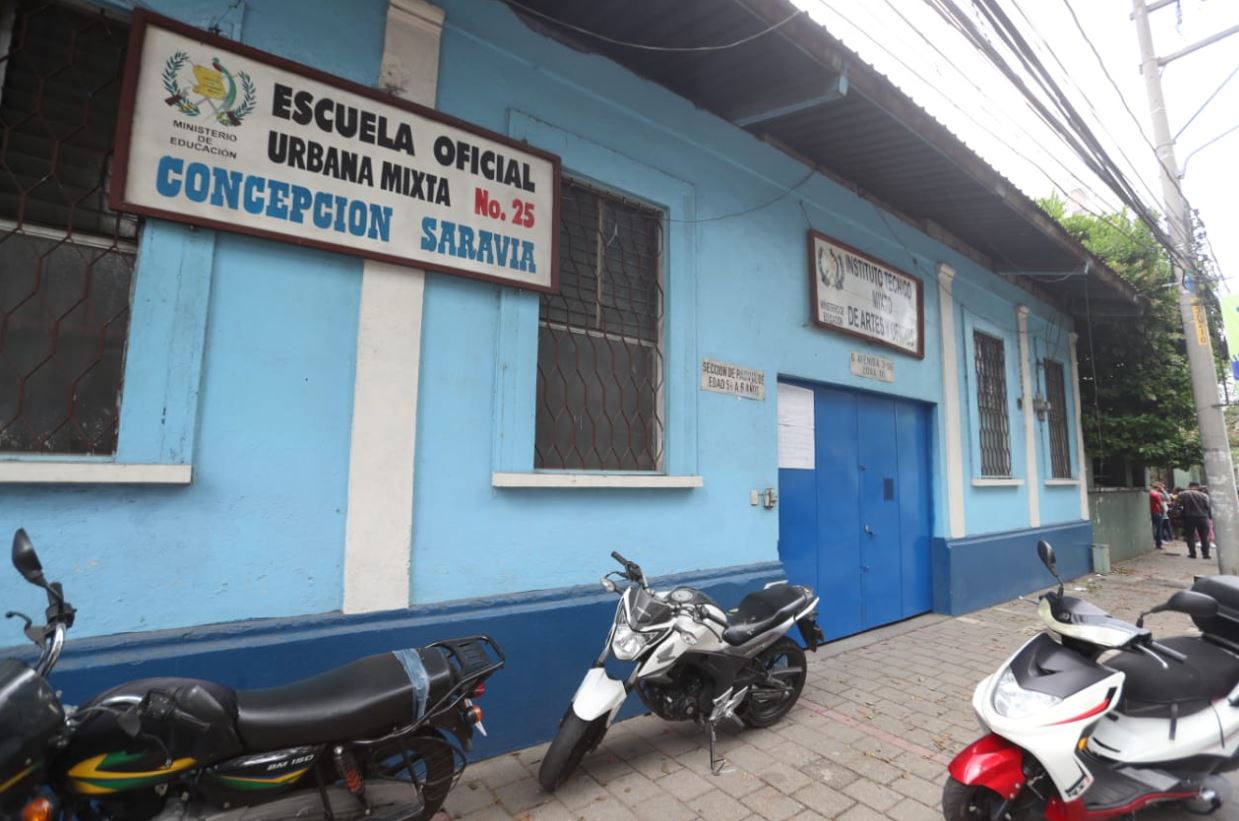 Suspenden clases en escuela de la zona 10 de la capital debido a robo ...