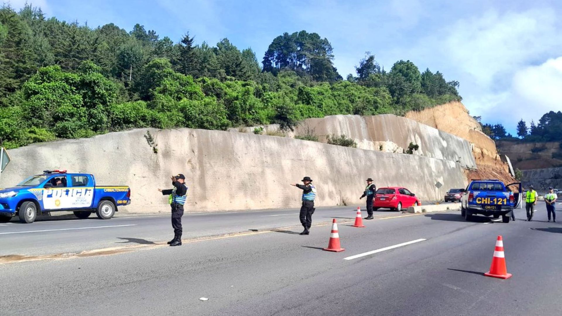 Libramiento de Chimaltenango: nuevo derrumbe bloquea paso a un lado de la carretera - Guatevision