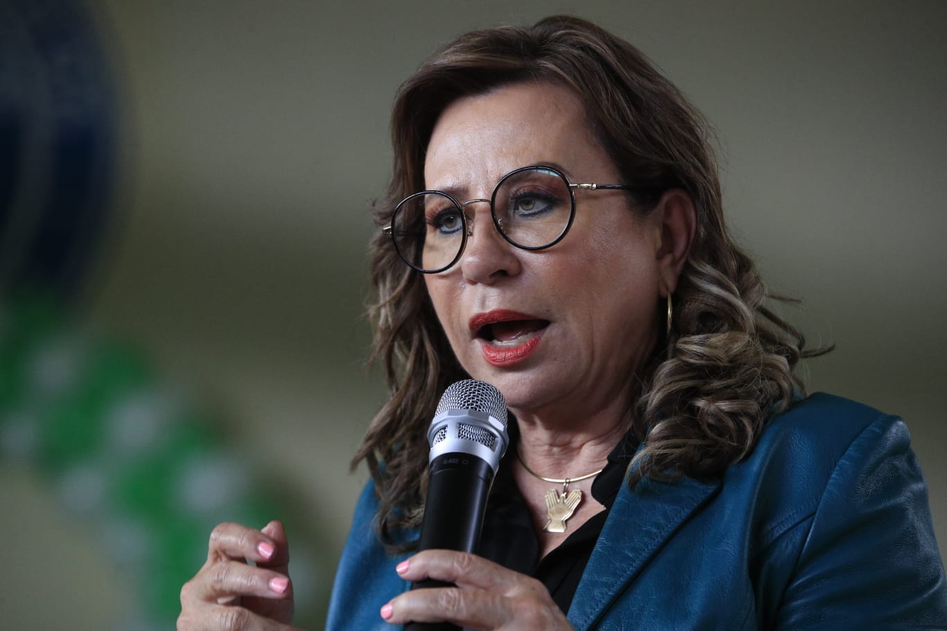 Buses rosa y nueva cárcel para extorsionistas: Sandra Torres continúa ...