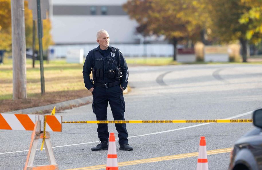 Cientos de policías buscan a Robert Card, principal sospechoso de la ...